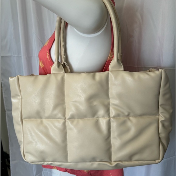 Ulta Beauty | Bags | Ulta Cream Puffer Tote Bag With Handles Beige Tote ...